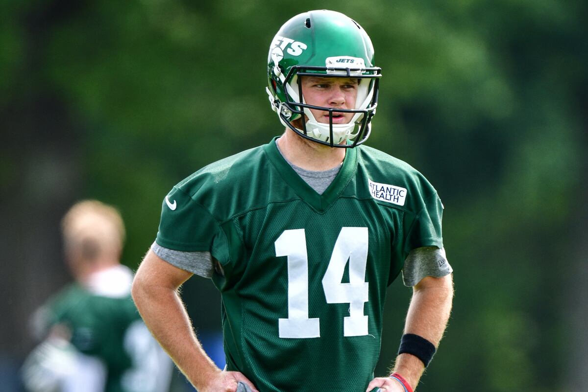 Jets' Sam Darnold Gives Advice to Giants' Daniel Jones: 'Don't Make ...
