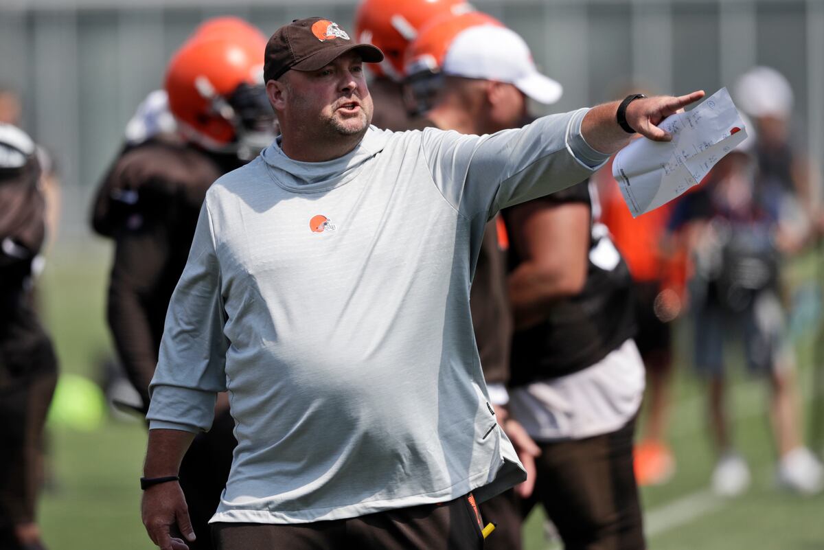 Kitchens Punishes Browns with 'Gassers' After Chad Thomas-Pharaoh Brown ...