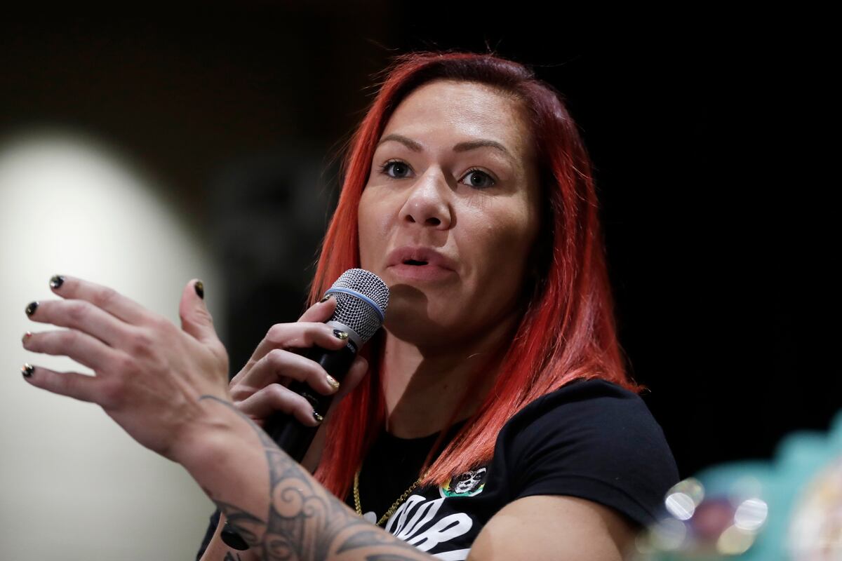 Cris Cyborg Apologizes To Dana White Over Edited Backstage Video At Ufc 240 News Scores
