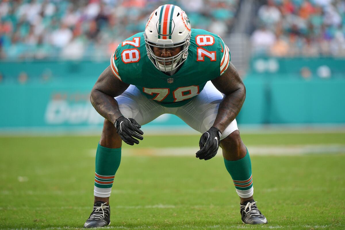 Brian Flores: Dolphins Don't Have Trade in Place for Laremy Tunsil Amid ...