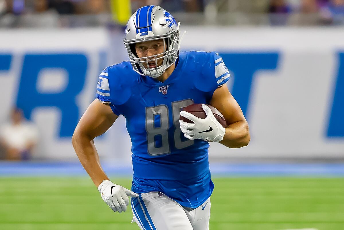 T.J. Hockenson Reportedly Won't Go on IR After Suffering Concussion ...