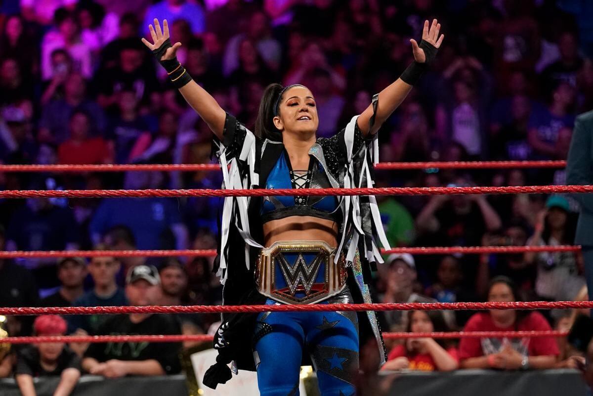 Video Bayley Turns Heel On Wwe Raw Helps Sasha Banks Attack Becky Lynch News Scores