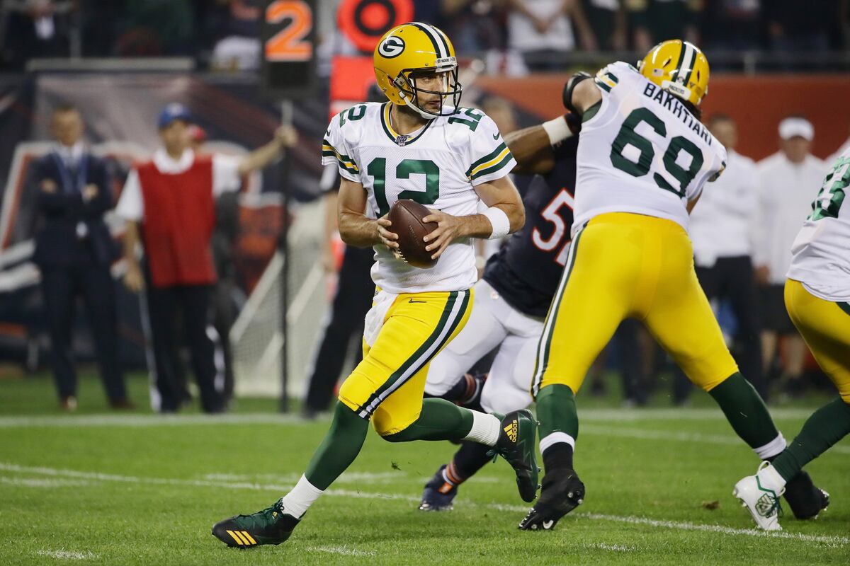 Aaron Rodgers, Packers Beat Bears as Mitchell Trubisky Hears Boos in ...