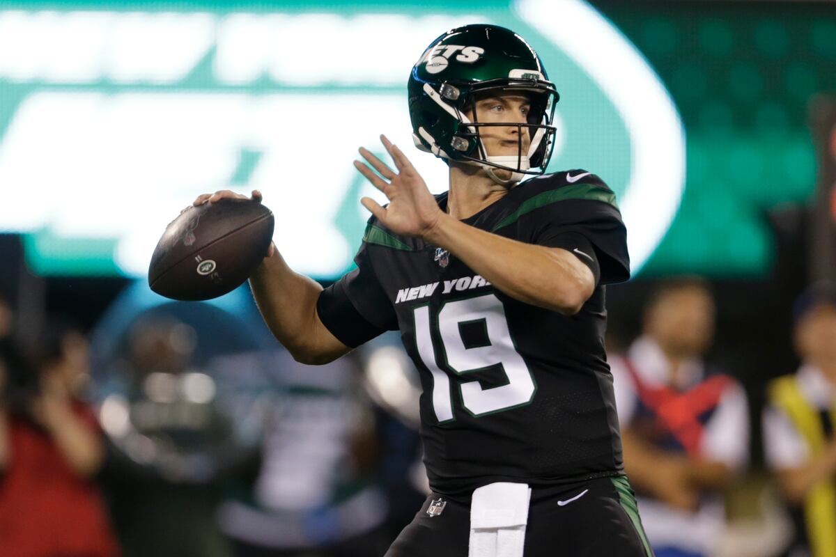 Jets' Trevor Siemian Suffers Ankle Injury vs. Browns; Replaced by Luke Falk | News, Scores ...