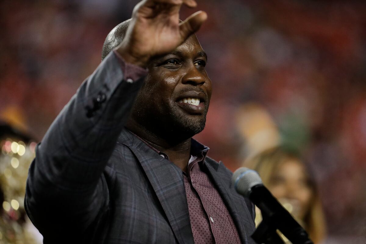 Look: Redskins Scoreboard Misspells London Fletcher During Ring of Fame ...