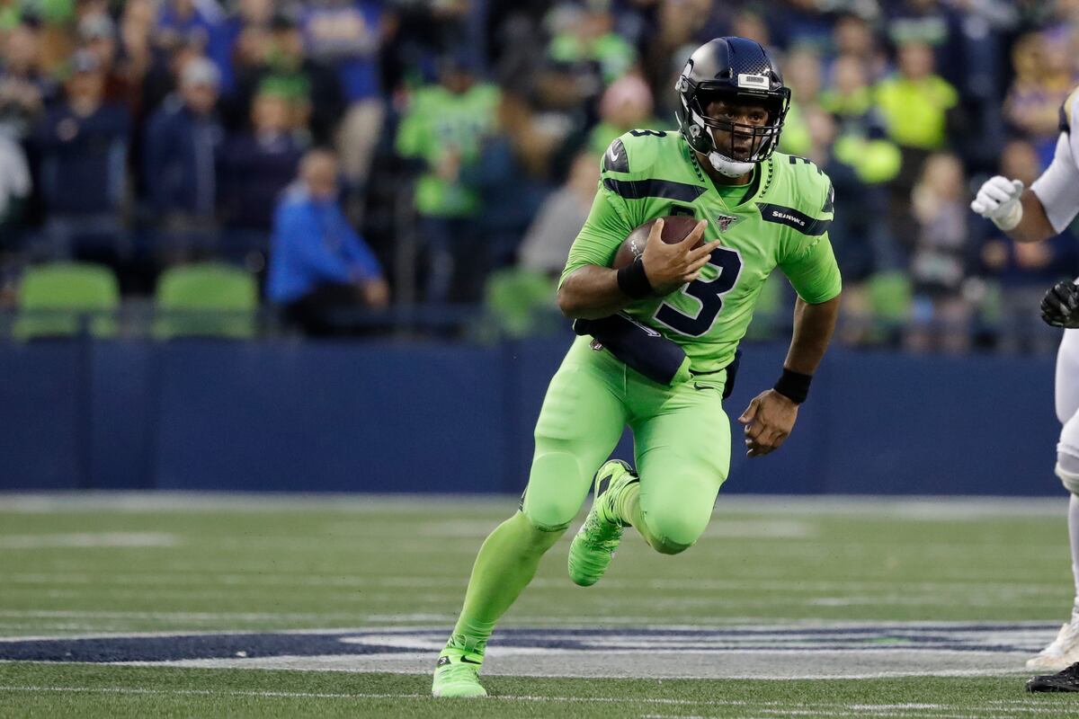 Russell Wilson Dazzles with 4 TDs as Seahawks Beat Rams 30-29 in TNF ...
