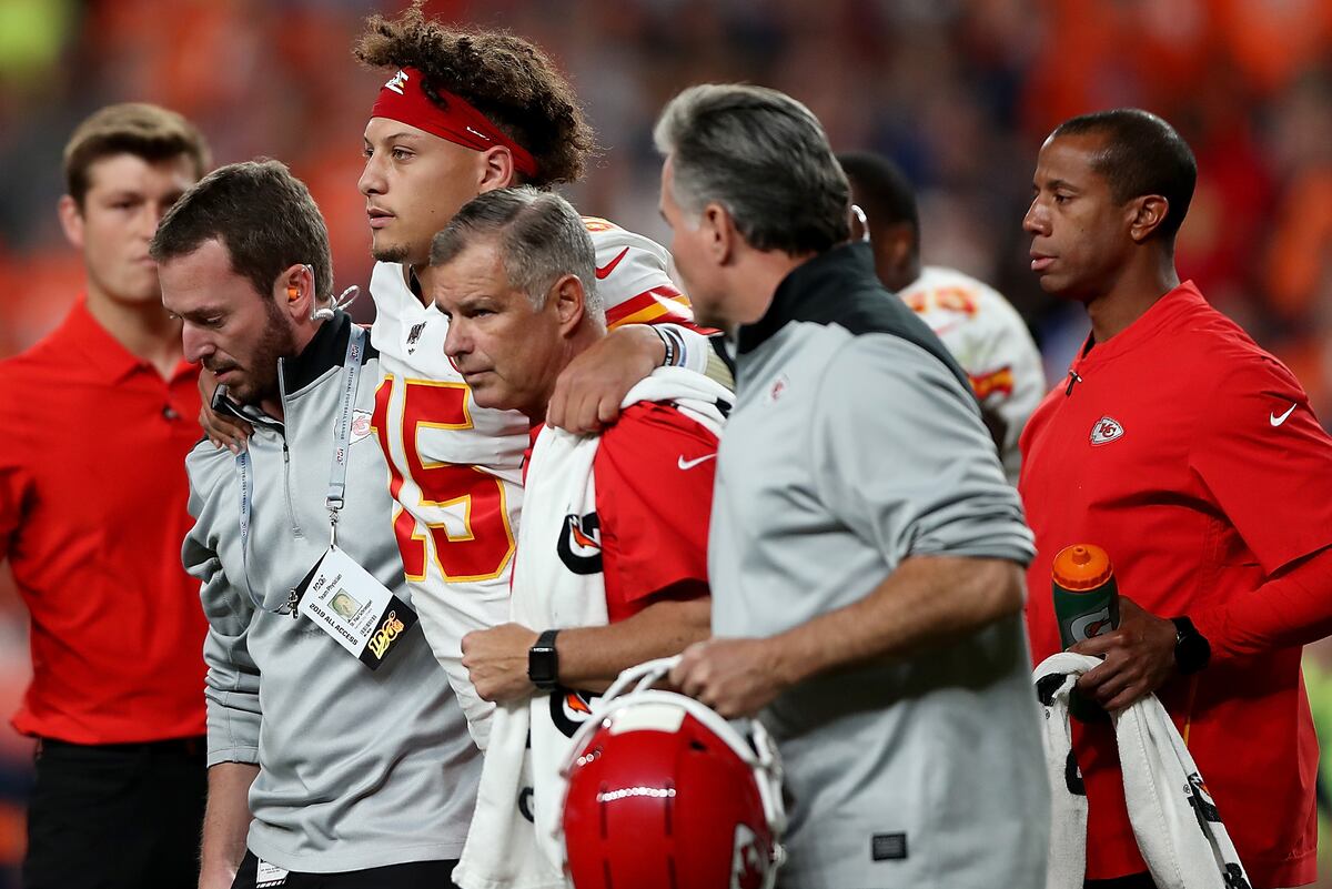 Patrick Mahomes Avoids Ligament Damage in Knee Injury; Absence to Be ...