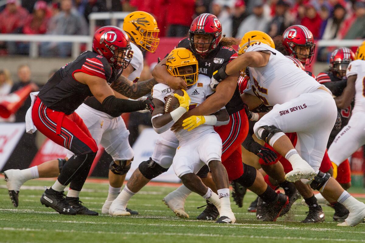 Zack Moss, No. 13 Utah Earn Crucial 21-3 Pac-12 Win over No. 17 Arizona ...