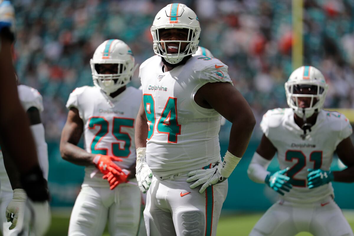 Dolphins' Christian Wilkins Ejected for Throwing Punch on 2nd Play vs ...