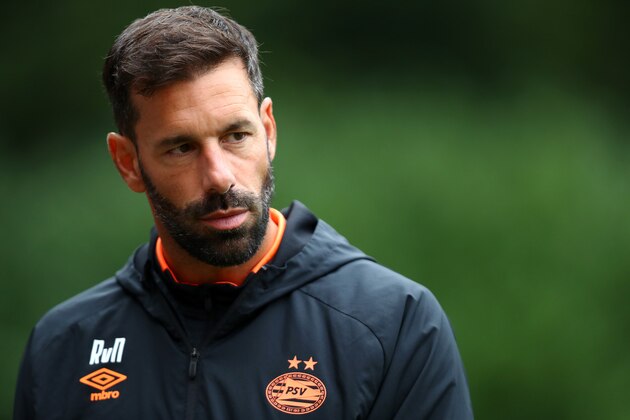 Ruud Van Nistelrooy Says Lionel Messi Plays 'Like a PlayStation Player'