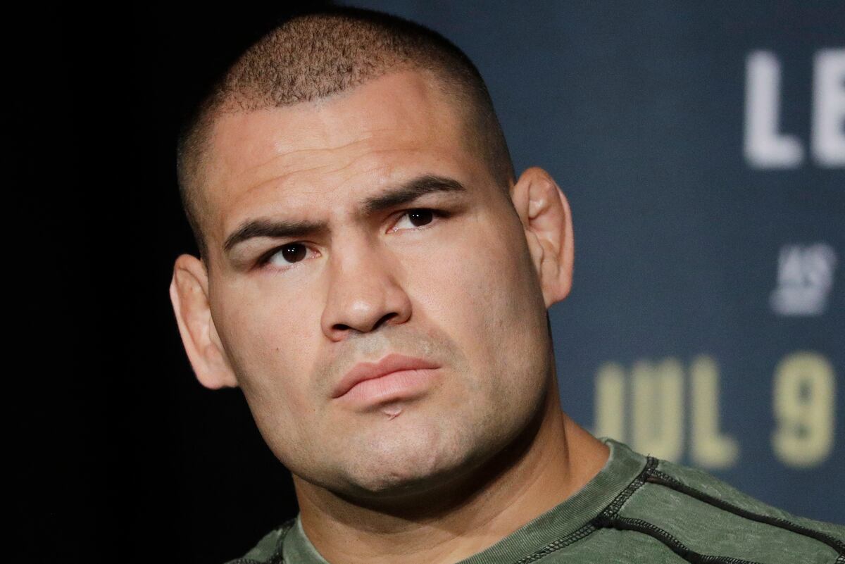 Cain Velasquez Knee Injury, SmackDown Travel Issues, More in Nov. 1 WWE ...