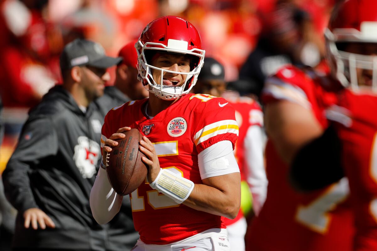 Chiefs' Patrick Mahomes Participates Fully in Practice Amid Knee Injury ...