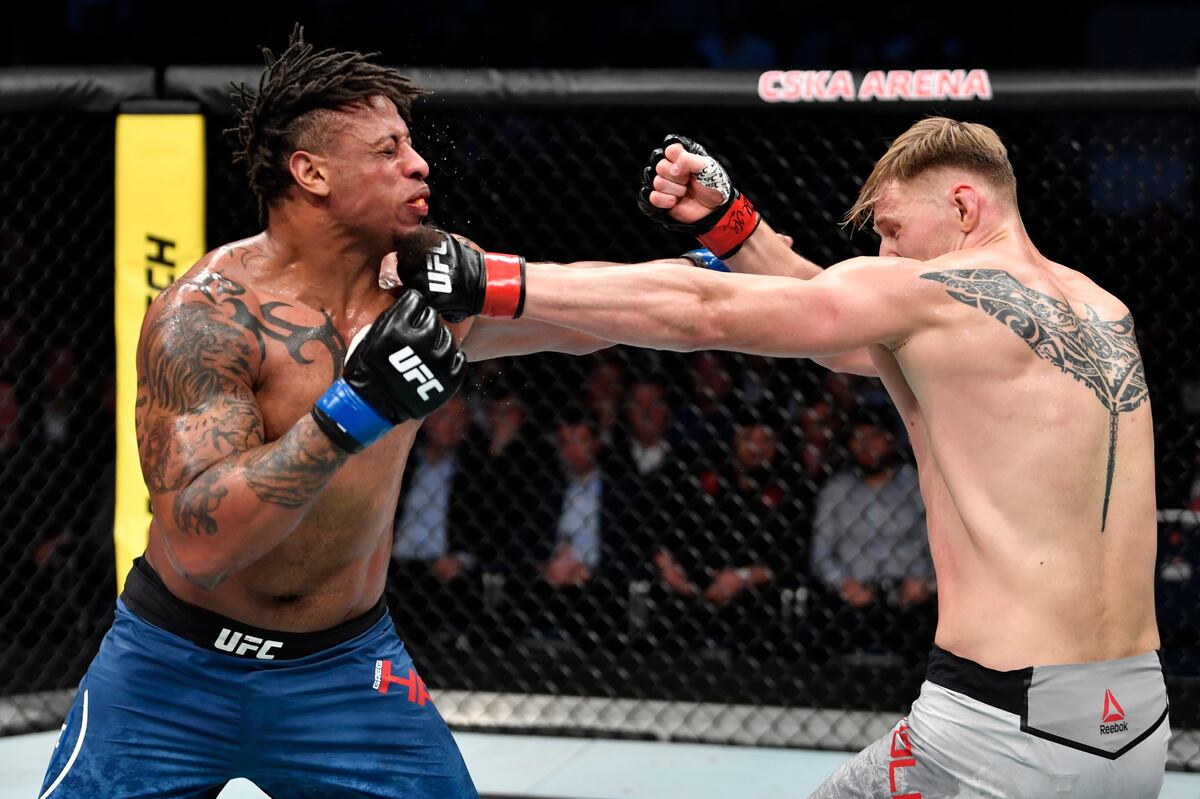 Alexander Volkov Beats Greg Hardy by Unanimous Decision at UFC Fight ...