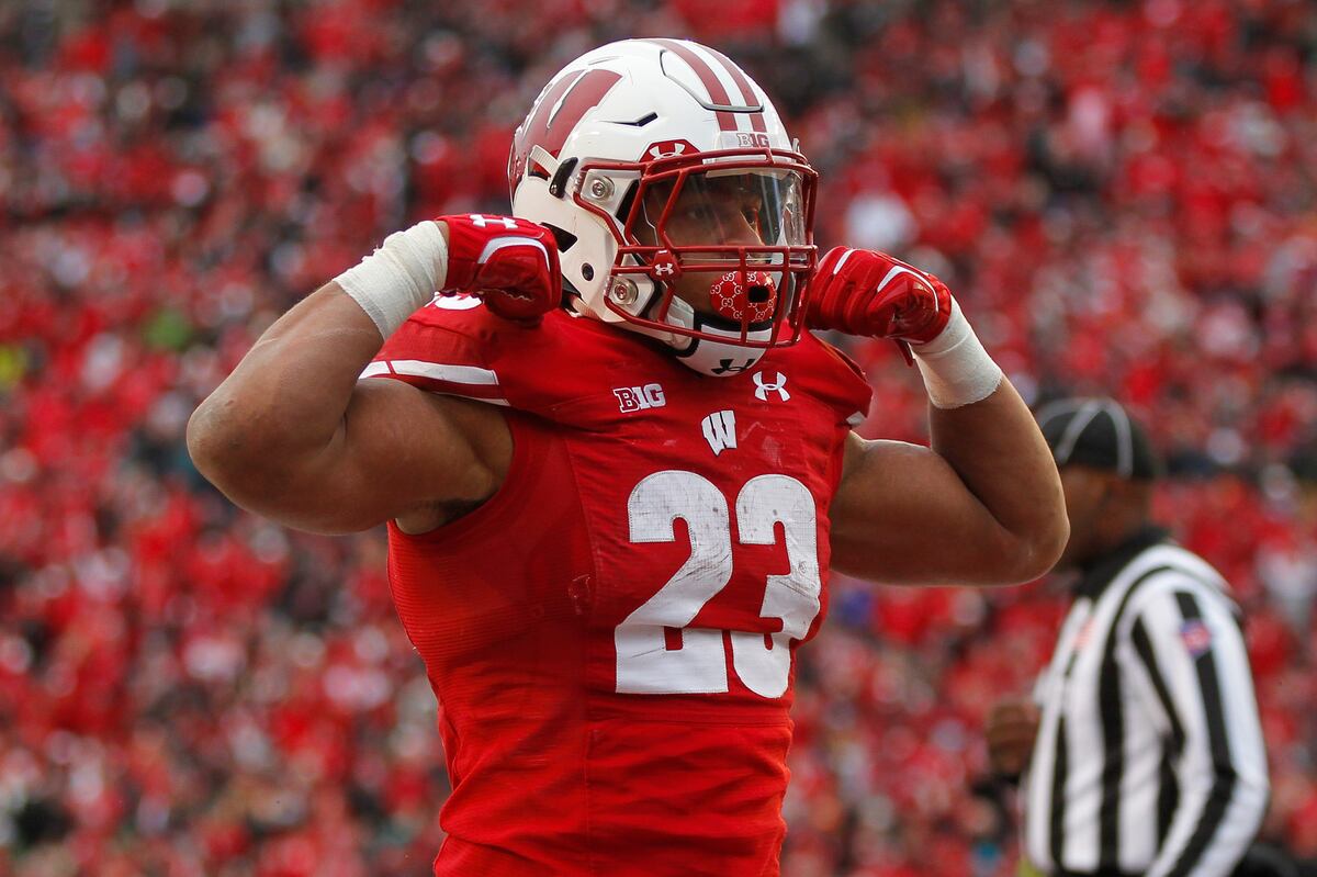 Jonathan Taylor Guides No. 13 Wisconsin to 24-22 Win over No. 18 Iowa ...
