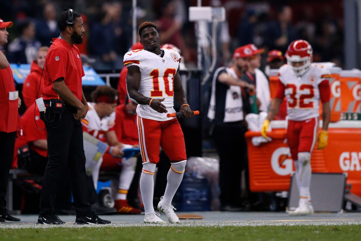 Report: Chiefs' Tyreek Hill to Undergo MRI After Suffering Hamstring ...