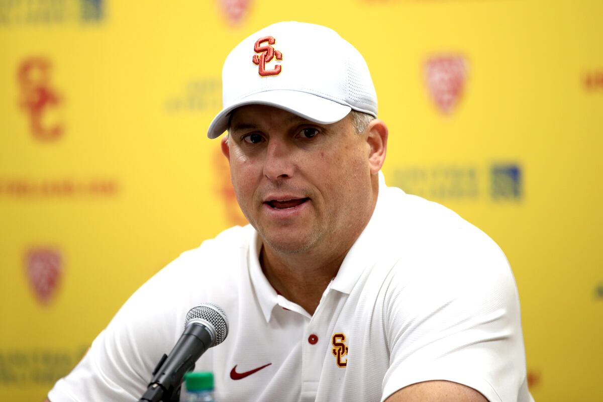 Clay Helton Rumors: 'Industry Sources' Feel USC Leaning Toward HC's ...