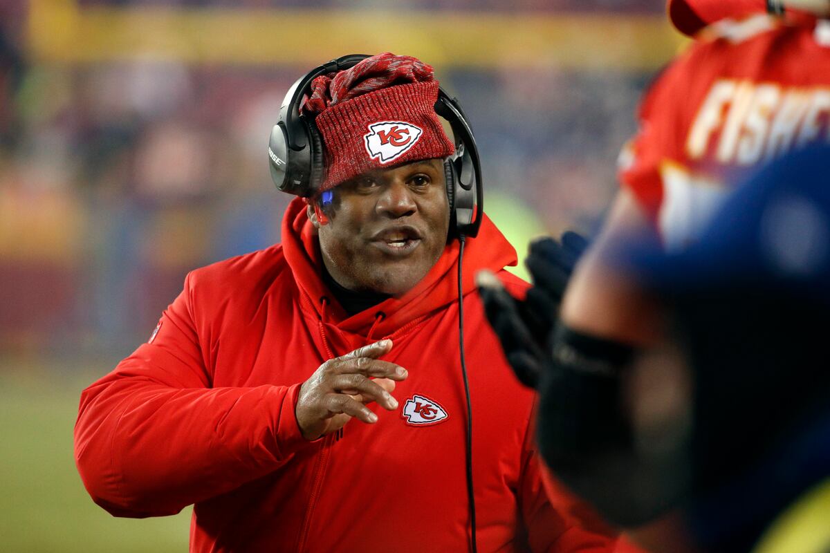 NFL Rumors: Chiefs OC Eric Bieniemy to Interview for Giants, Panthers ...