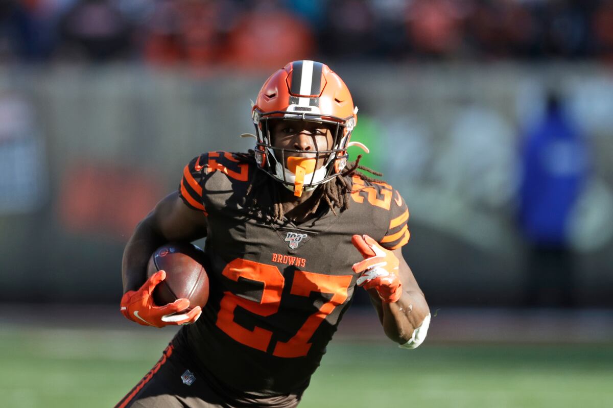 Kareem Hunt Signs 2nd-Round Tender with Browns After RFA Deadline ...
