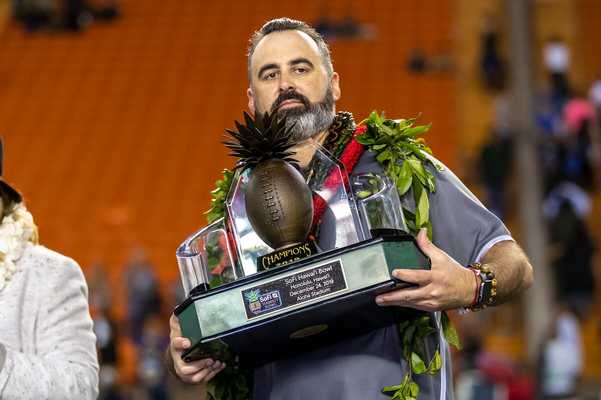 Ex-Hawaii HC Nick Rolovich Named Mike Leach's Replacement at Washington ...