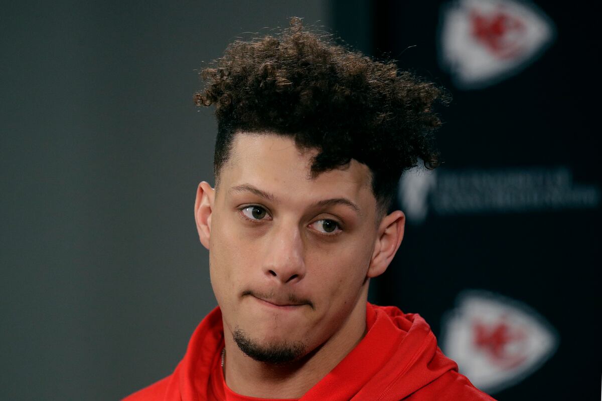 Chiefs' Patrick Mahomes Diagnosed with Concussion After Head Injury vs ...