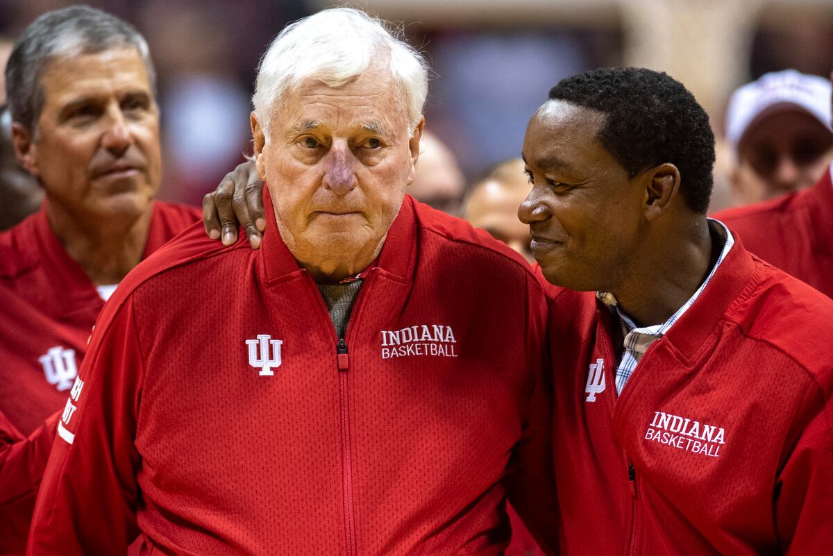 Bob Knight Returns to Indiana's Assembly Hall for 1st Time Since 2000 ...