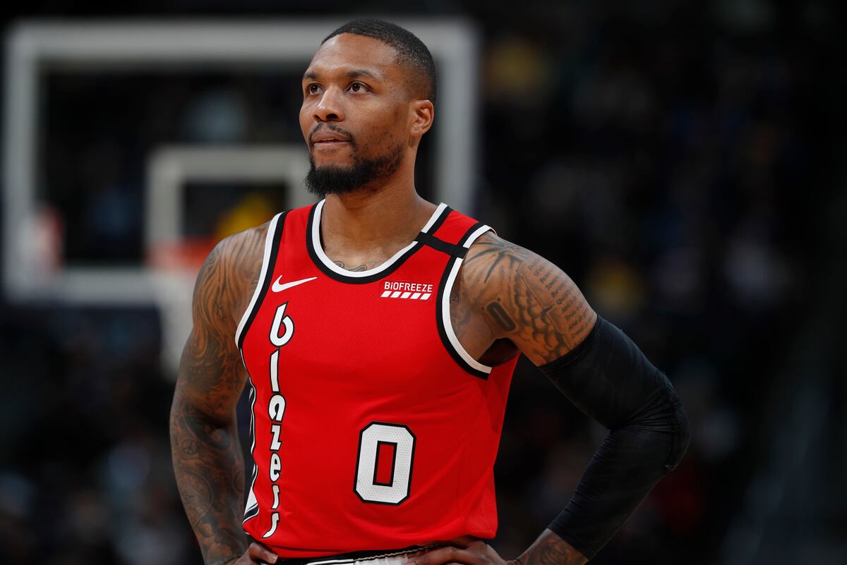 Damian Lillard Honors Kobe Bryant with 'Mamba Forever' Jacket at All ...