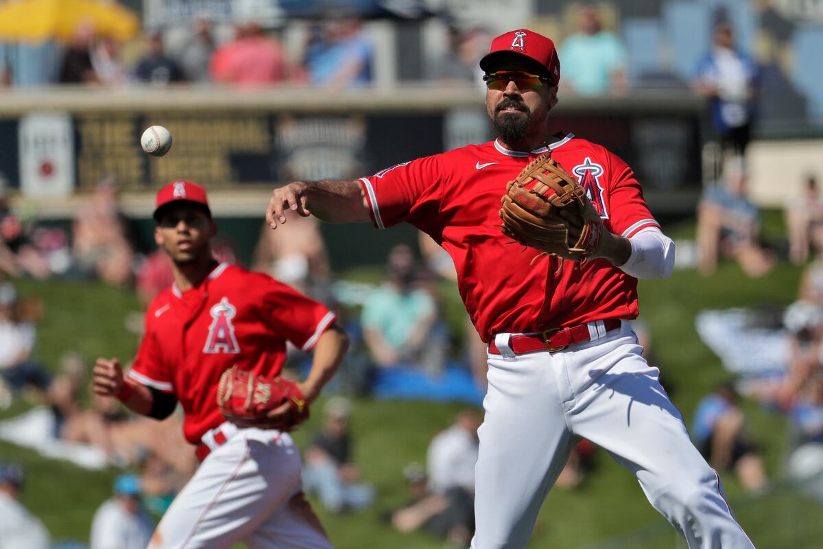 Angels' Anthony Rendon, Joe Maddon Discuss Signing Autographs amid ...