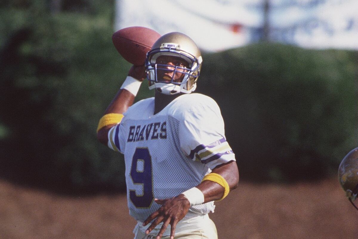 Eric Dickerson, Steve McNair, Eric Crouch Highlight 2020 CFB Hall of ...