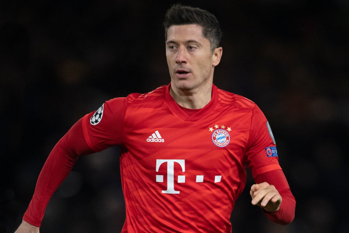 Robert Lewandowski Happy at Bayern, Says Cristiano Ronaldo Wanted Him ...