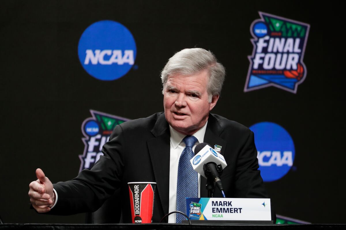 Mark Emmert, NCAA Senior Management to Take 20% Pay Cut Amid ...