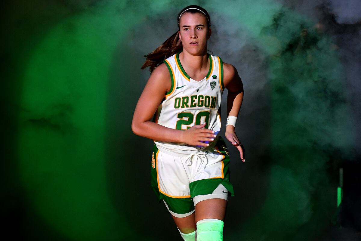 Oregon's Sabrina Ionescu Wins 2nd Consecutive John R. Wooden Award ...
