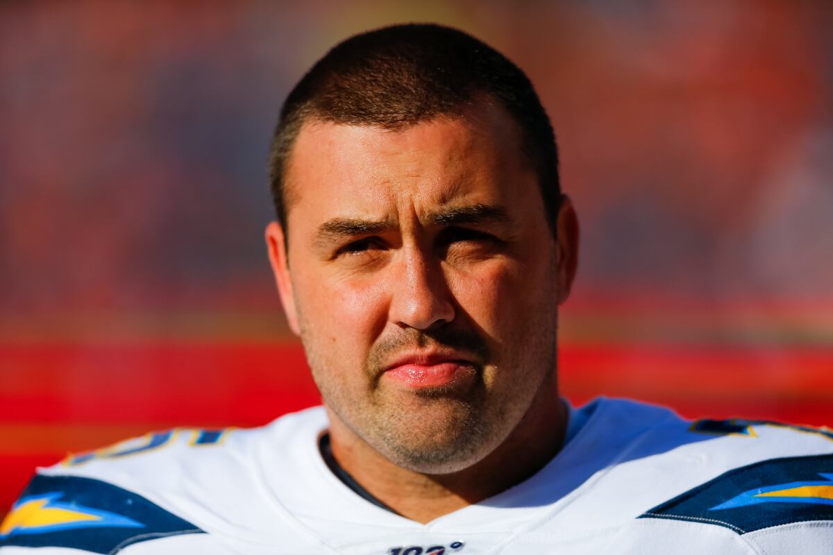 Ex-Chargers OL Michael Schofield, Panthers Reportedly Agree to 1-Year ...