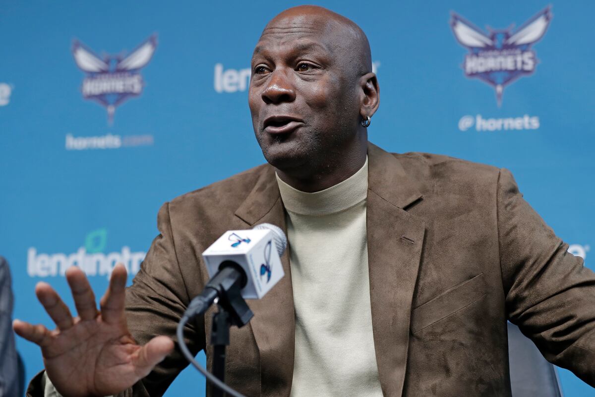 UNC Track Coach Sets Unofficial Record for Fastest Mile While Dribbling ...