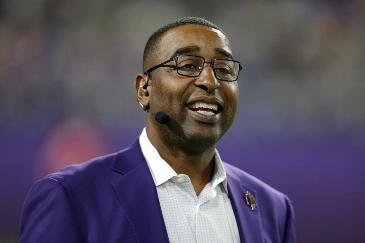 NFL Legend Cris Carter Helping to Provide Meals to People Affected by ...