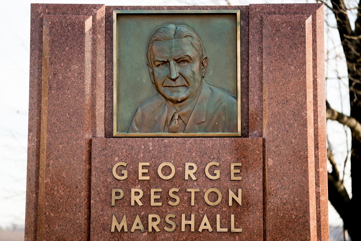 Adrian Peterson: Removal of George Preston Marshall Statue 'Makes Me ...