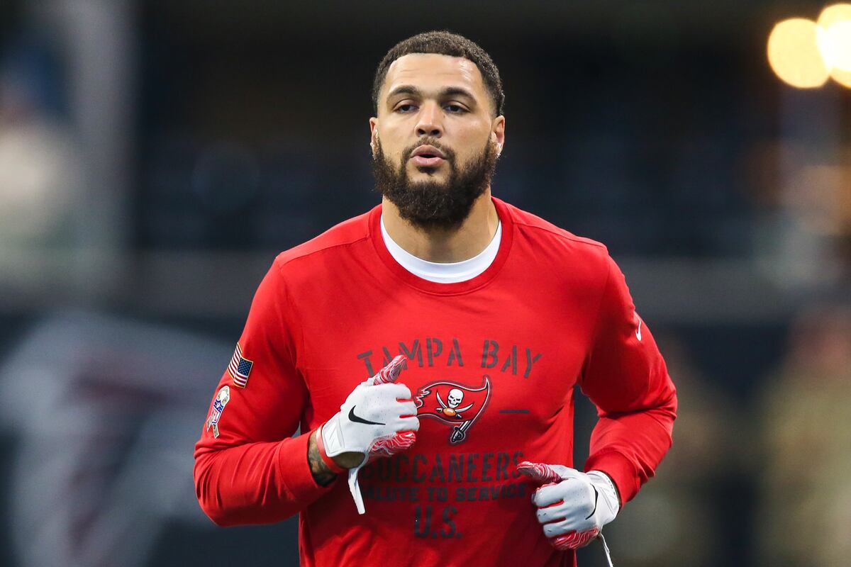 Report: Mike Evans Joins Tom Brady, Buccaneers Players for Workouts ...