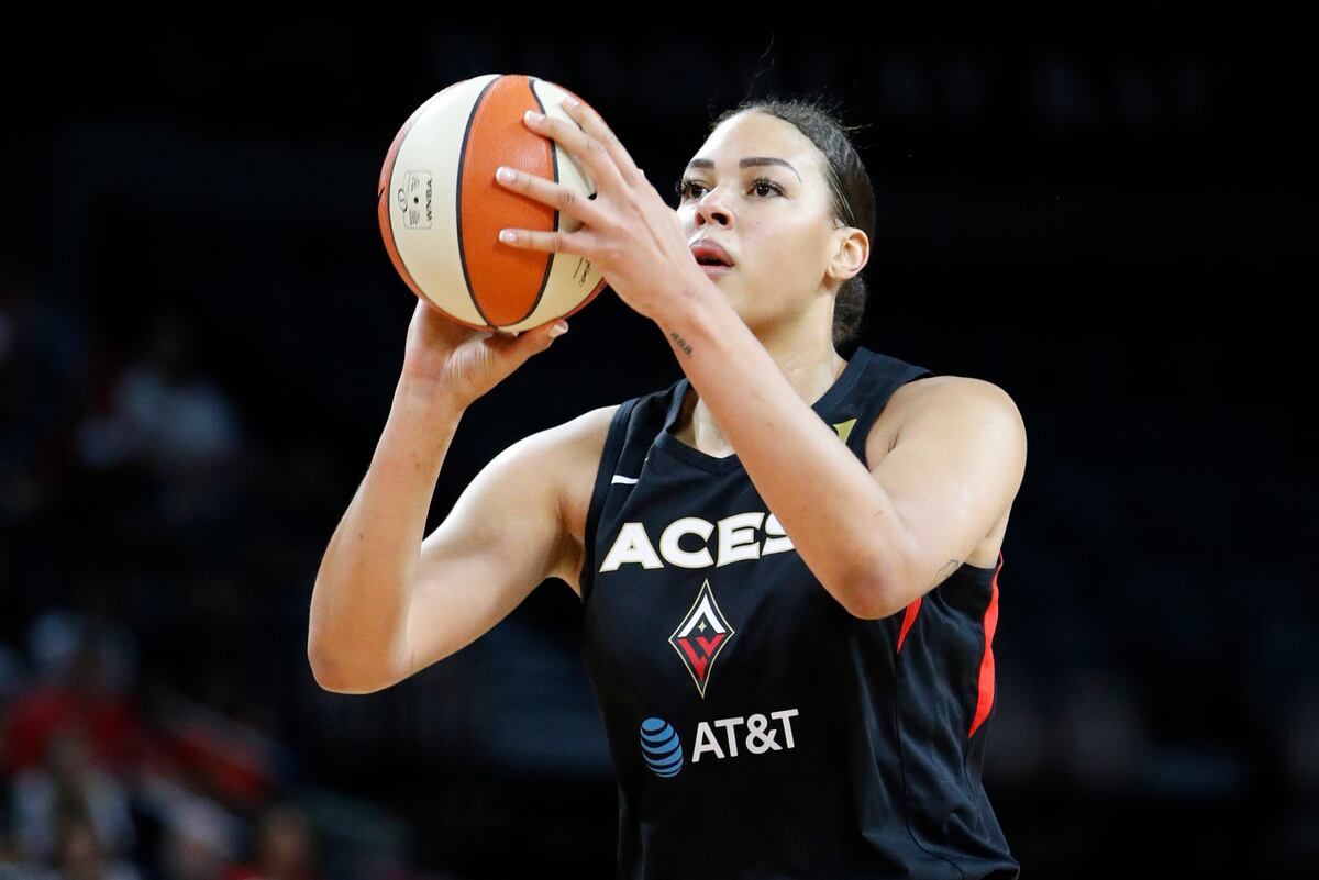 Aces' Liz Cambage Expected to Miss 2020 WNBA Season for Health Reasons ...