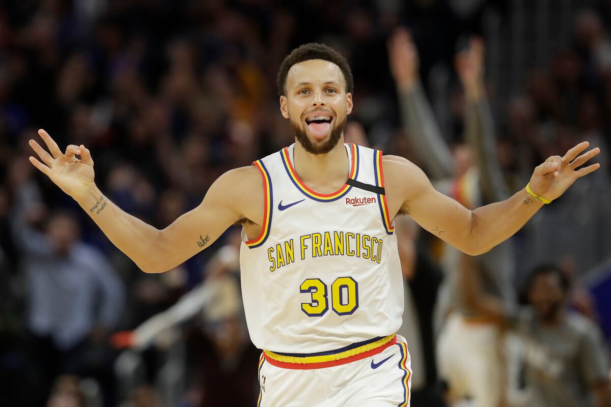 Warriors' Stephen Curry Celebrates WNBA, Takes Shot at 'System Player ...