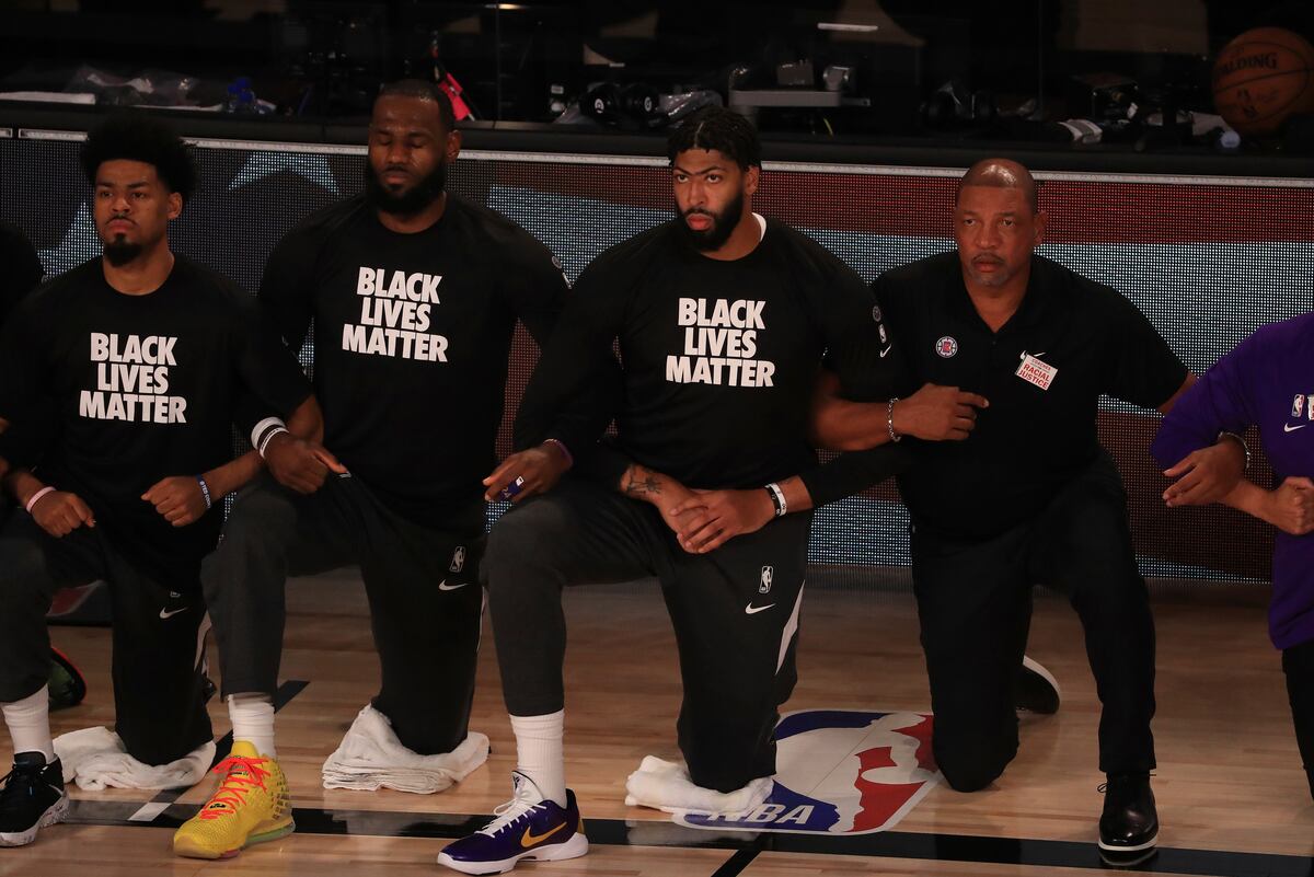 Lakers, Clippers Kneel During National Anthem Before Opener at NBA ...
