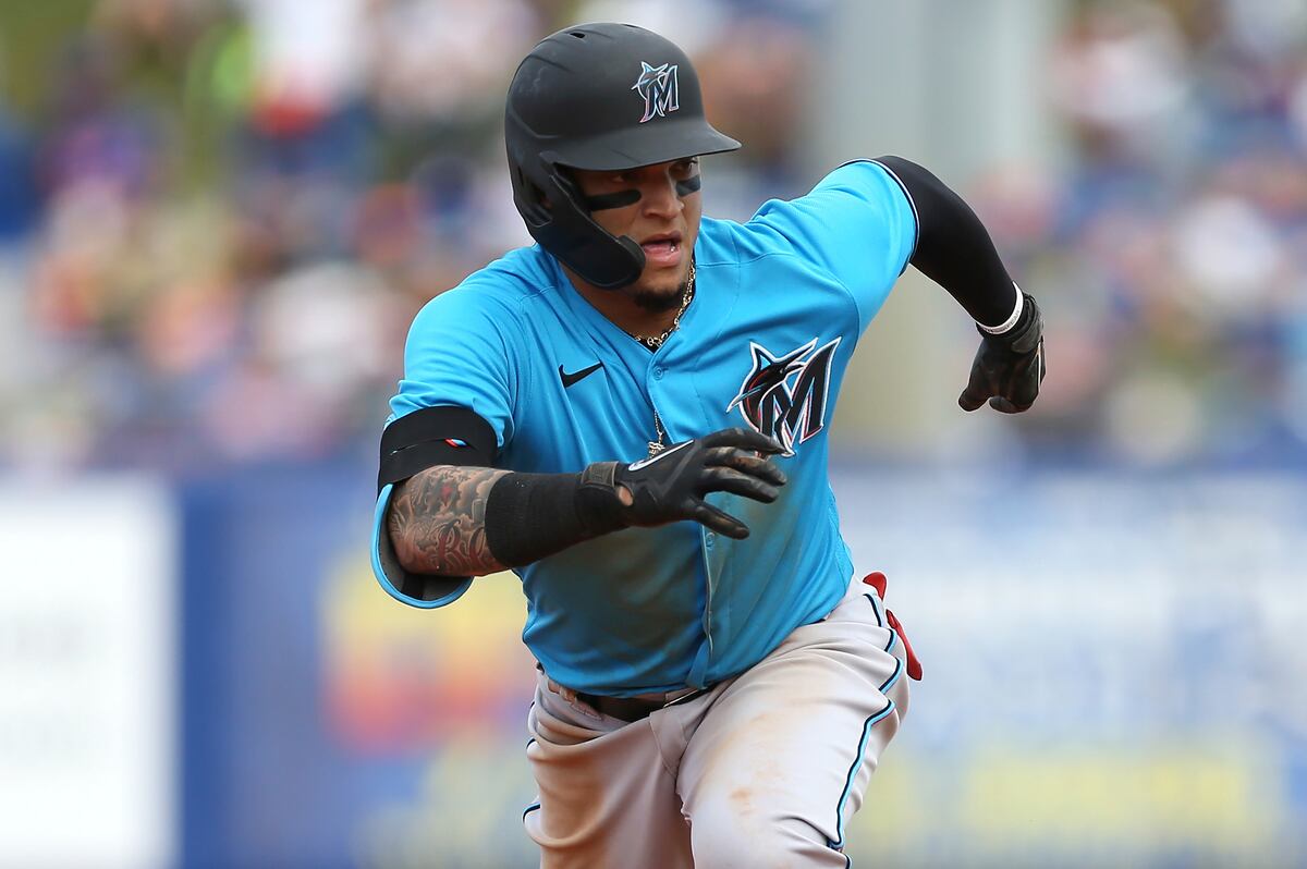 Marlins 2B Isan Diaz Opts out of 2020 MLB Season Amid COVID-19 Outbreak ...