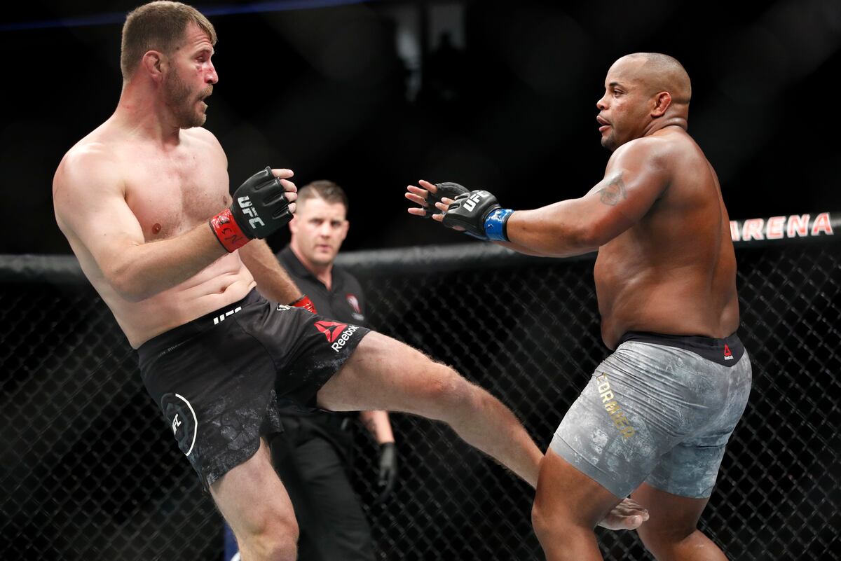 Daniel Cormier, Stipe Miocic Make Weight for Trilogy Fight in UFC 252 ...