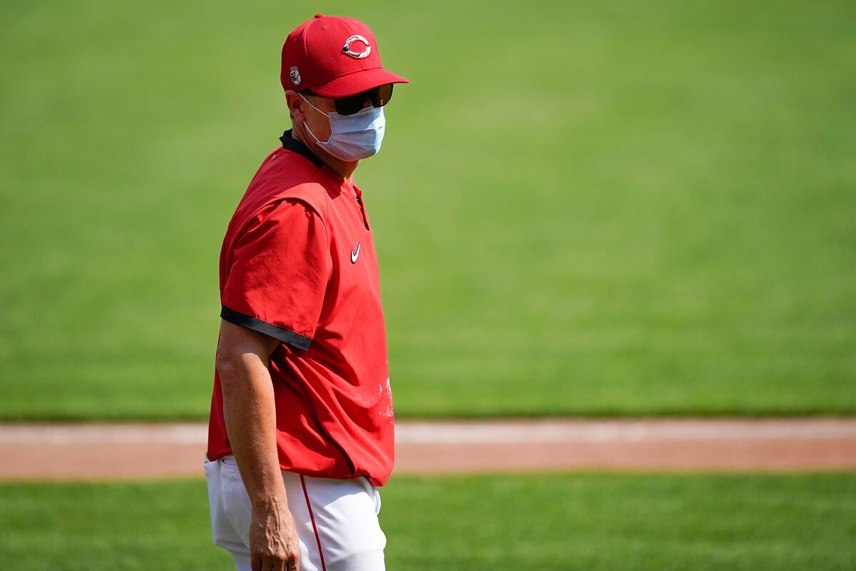 Reds' David Bell, Cubs' Mike Borzello Suspended for Bench-Clearing ...
