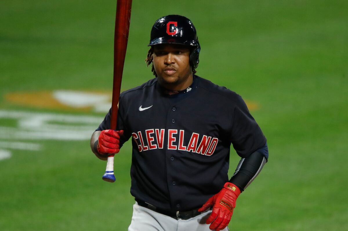 Jose Ramirez Exits Indians vs. Royals After Suffering Thumb Injury ...