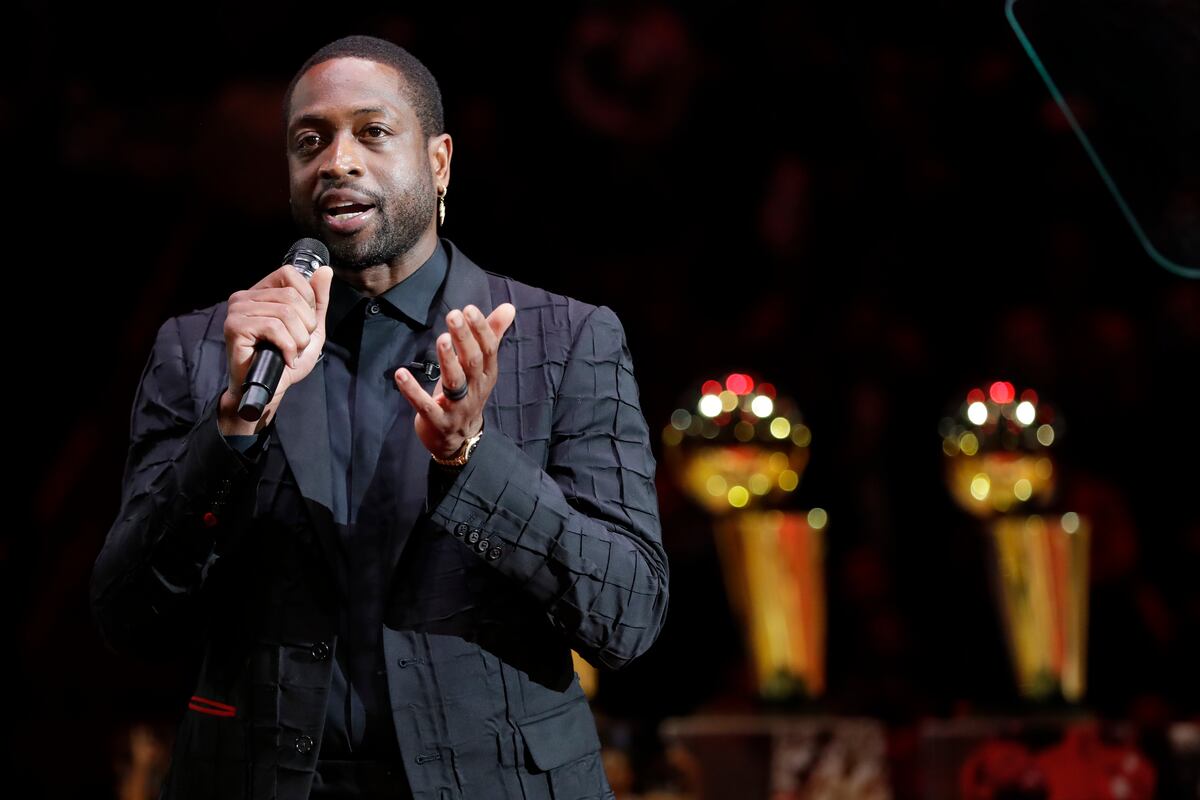 Video: Dwyane Wade, Shaq Bet NBA Finals MVP Trophies on Lakers-Heat ...