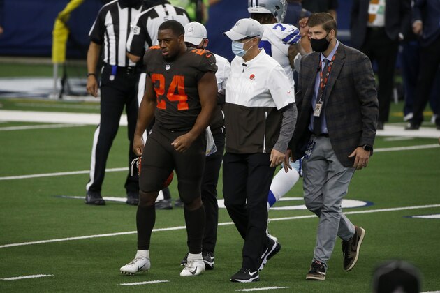 Browns' Nick Chubb to Undergo MRI After Suffering Knee Injury vs. Cowboys