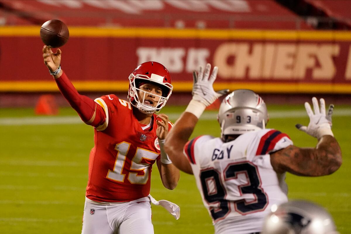 Patrick Mahomes, Chiefs Beat Patriots 26-10 in Cam Newton's Absence ...