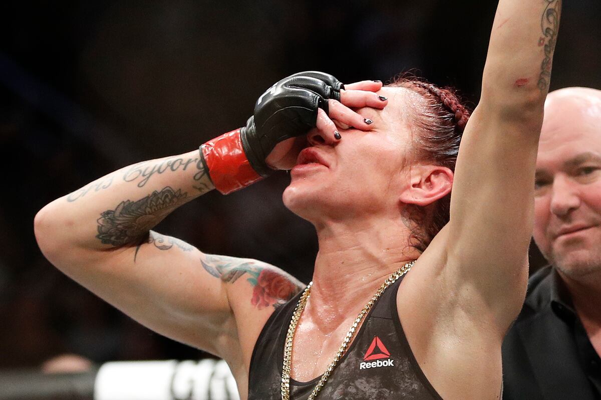 Cris Cyborg Dominates Arlene Blencowe Defends Bellator Featherweight