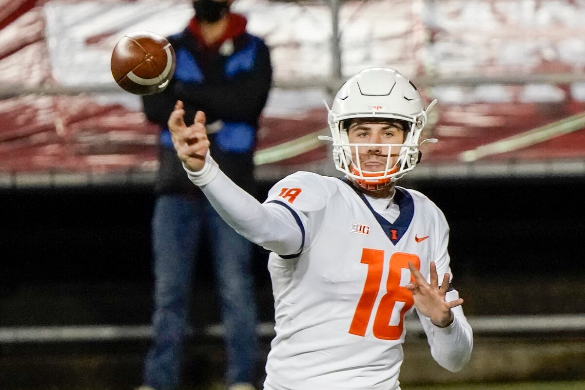 Illinois QB Brandon Peters Tests Positive for COVID-19, Can Return Nov ...
