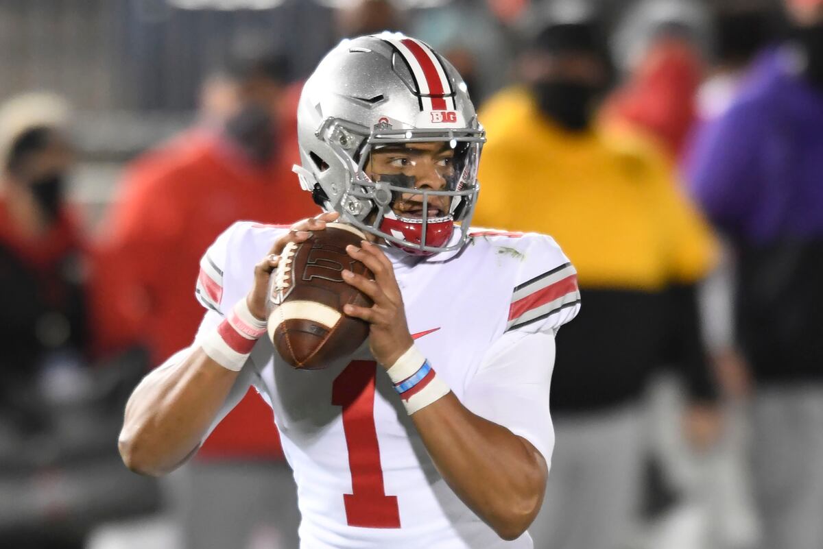 Ranking the Top 32 Players Eligible for the 2021 NFL Draft | News ...