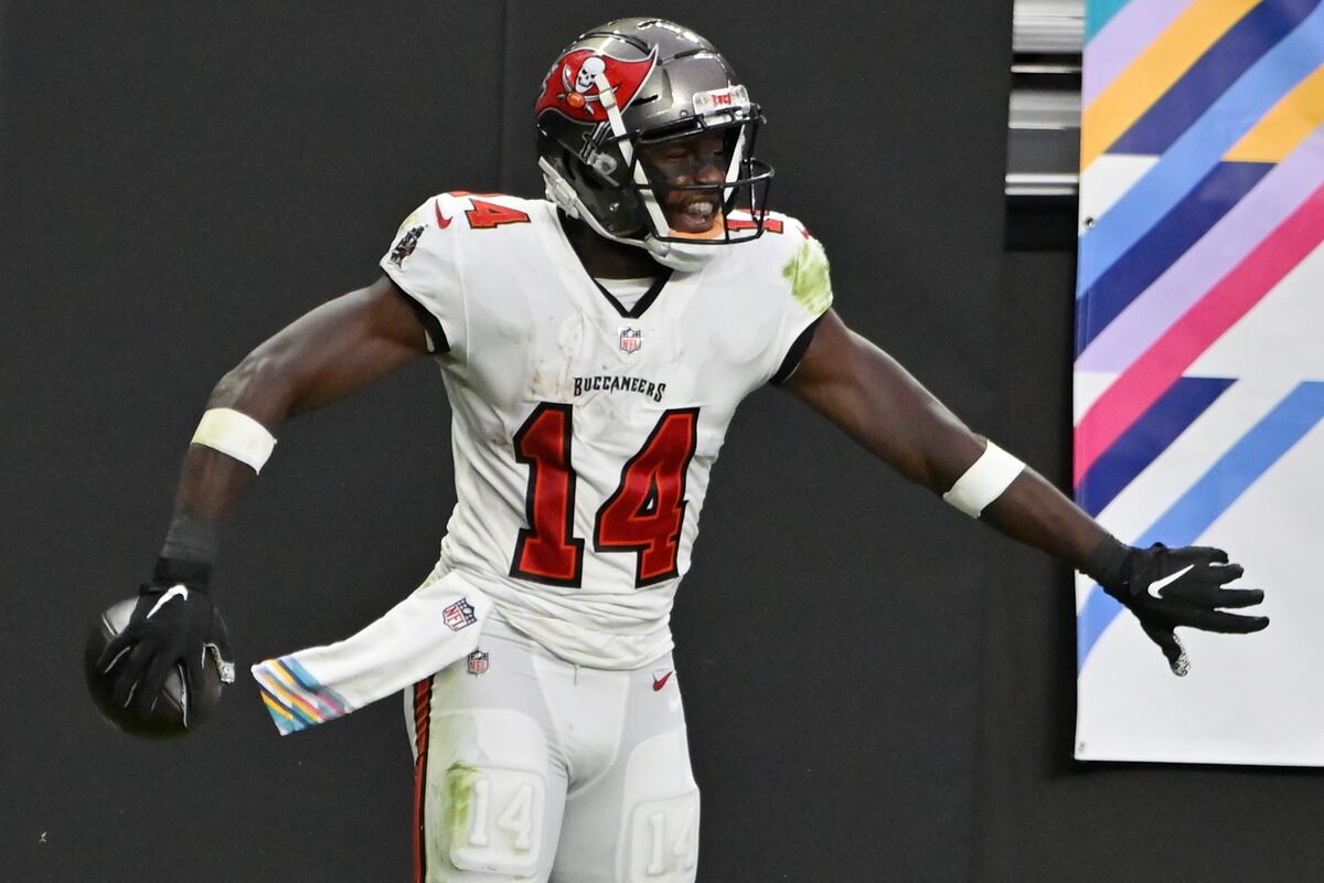 Fantasy Alert: Bucs' Chris Godwin Cleared to Play vs. Saints After ...